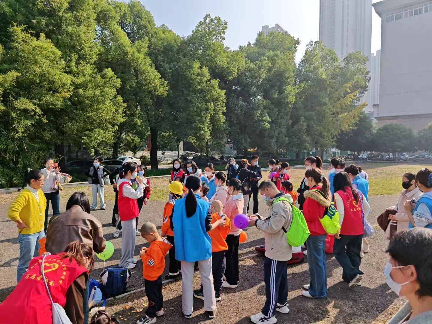 SBA Volunteer Association Holds Cross-Cultural Exchange Outdoor Activity